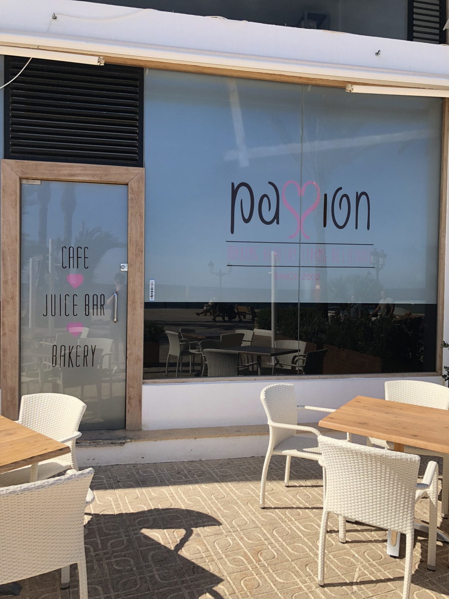 Ibiza: Passion Café, seaside plant-power - Glowcation